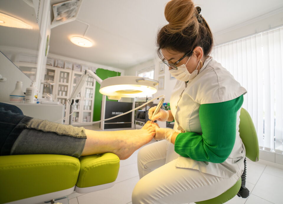 Quelle est la différence entre podologue et pédicure