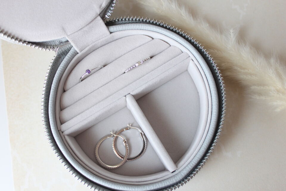 Tired of dull-looking tarnished silver jewellery? Here is how to bring ...