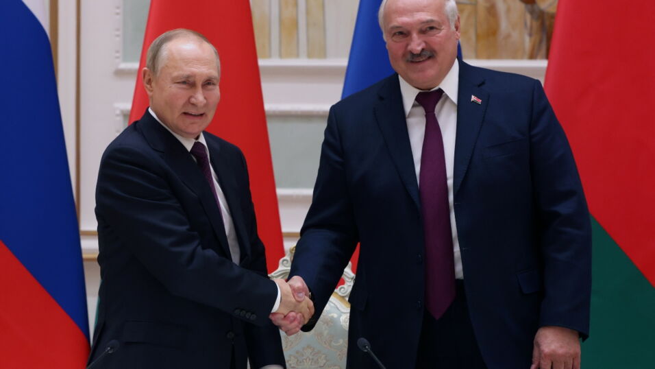 Vladimir Putin spotted again with mysterious 'nuclear briefcase', but ...