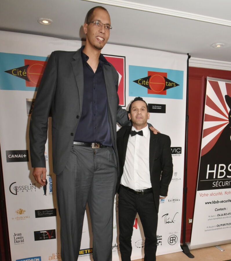 Le quotidien très difficile de Brahim Takioullah, l'homme le plus grand ...