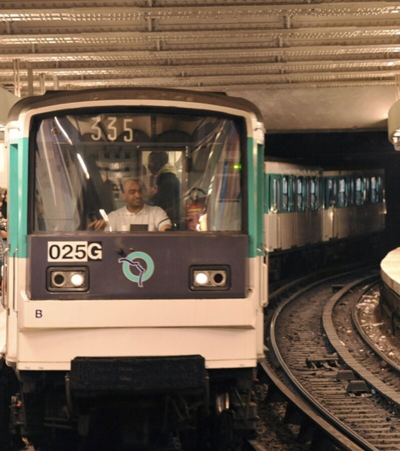 Photos : La Ligne 13 du métro de Paris est l'une des plus fréquentées ...