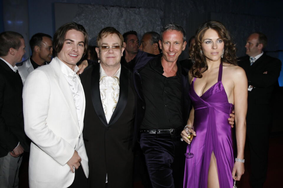 Photos : Elizabeth Hurley: Here are the actress' most iconic looks over ...