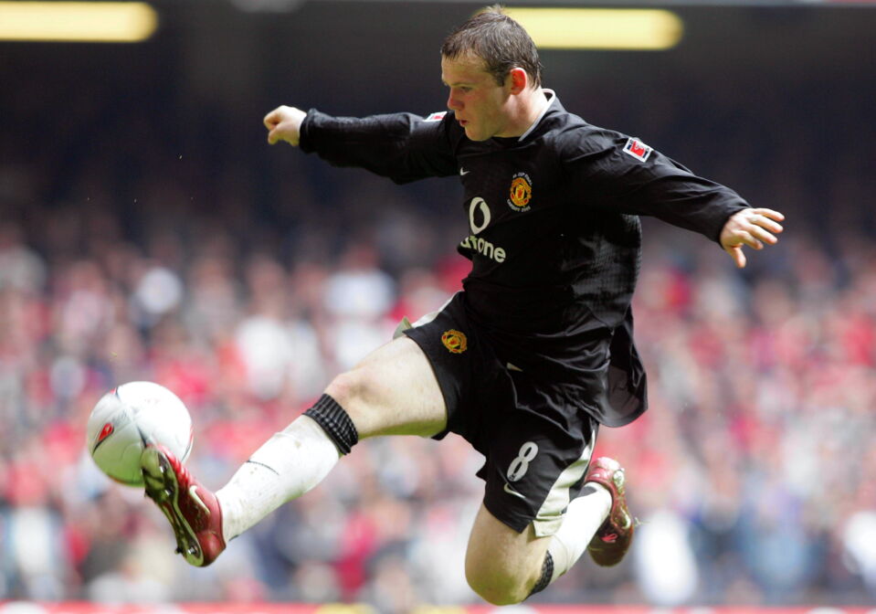 Photos : Top 20 footballers that you didn't know smoked