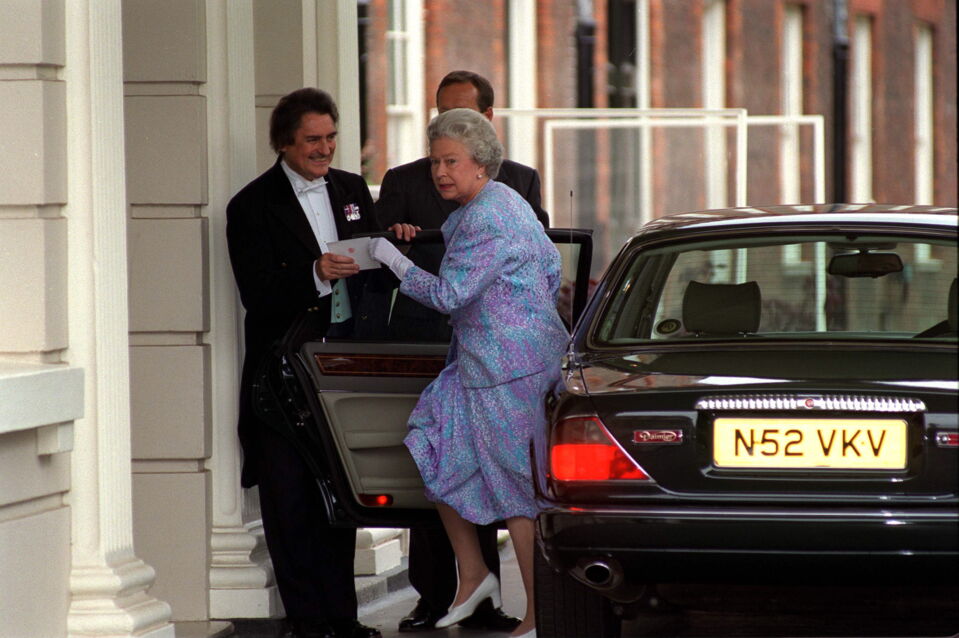 Queen Elizabeth II's most iconic looks throughout her 70 years on the ...