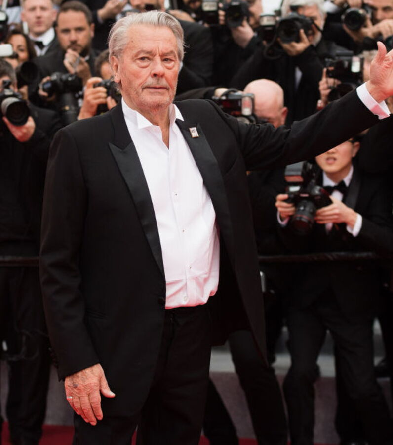 Photos : Alain Delon va être grand-père : Anouchka Delon dévoile son ...