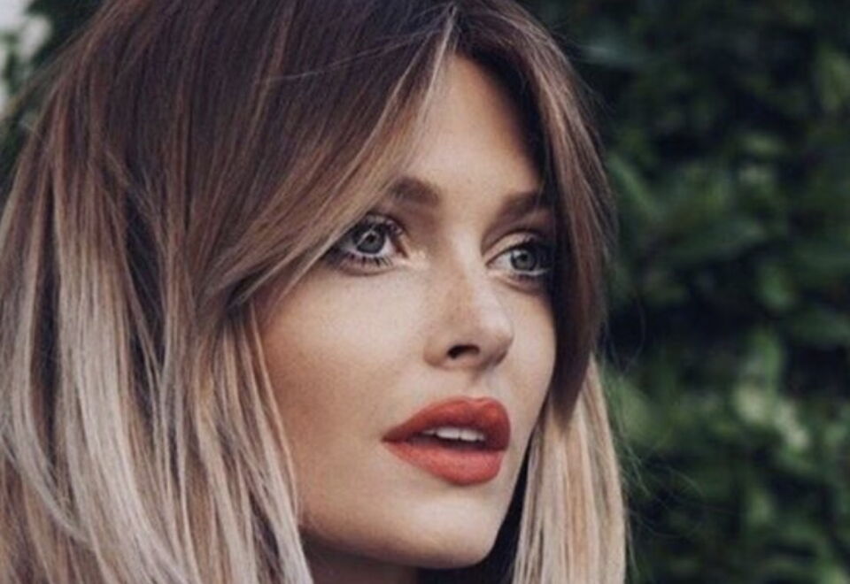 Comment porter la frange rideau