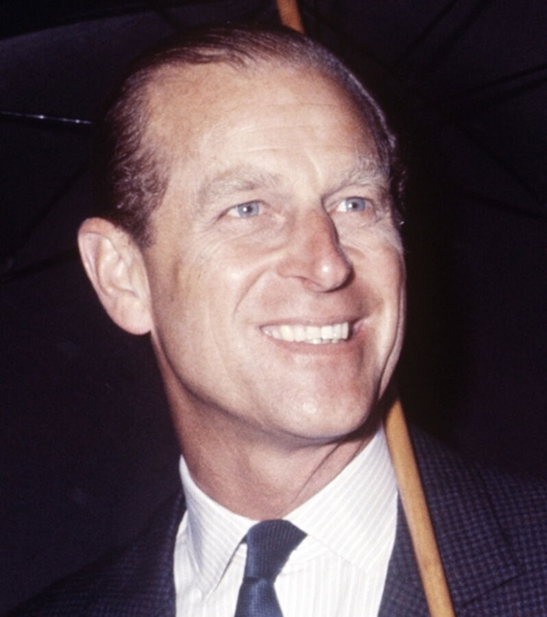 Photos : The Crown : les acteurs de la série ressemblent-ils aux ...