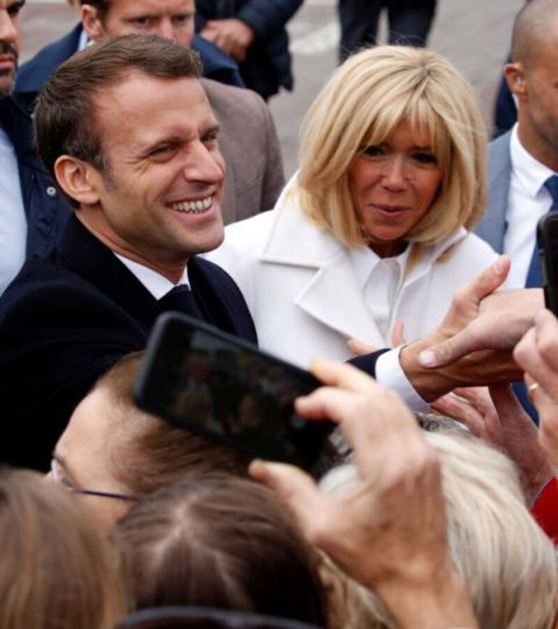 Photos : Emmanuel Macron et Brigitte Macron : leur étonnante manière de ...
