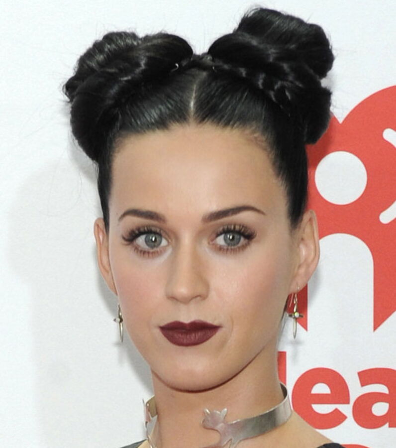 Photos : Les double buns, la nouvelle lubie coiffure des stars