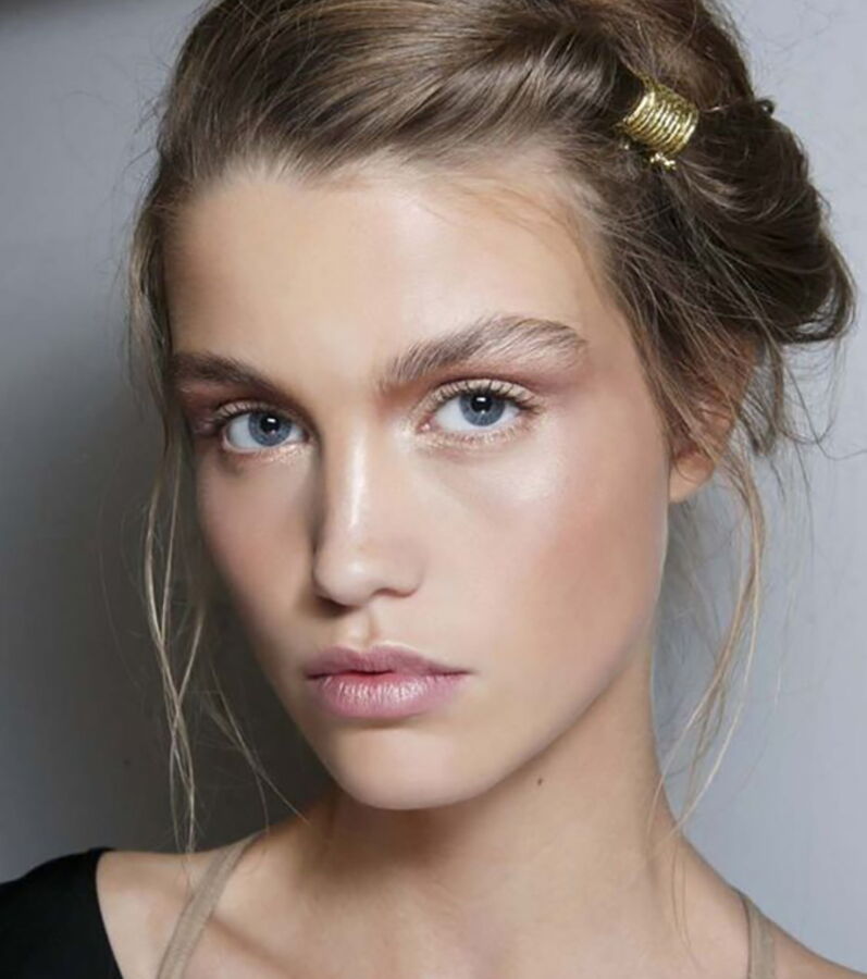 Les secrets d'un maquillage léger et frais