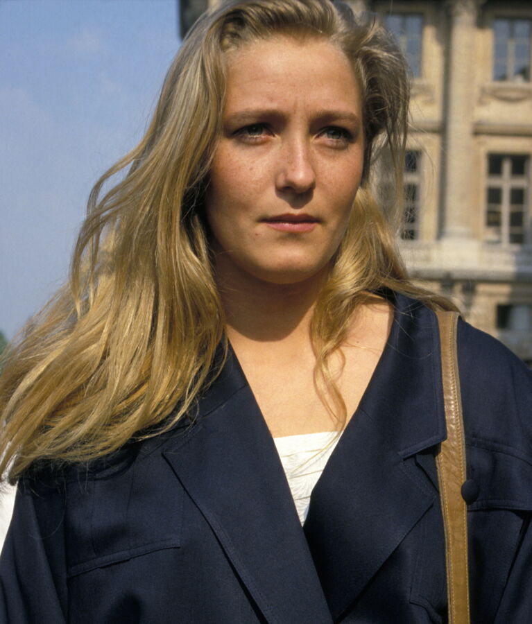 Photos : Découvrez l'évolution physique de Marine Le Pen, de sa ...