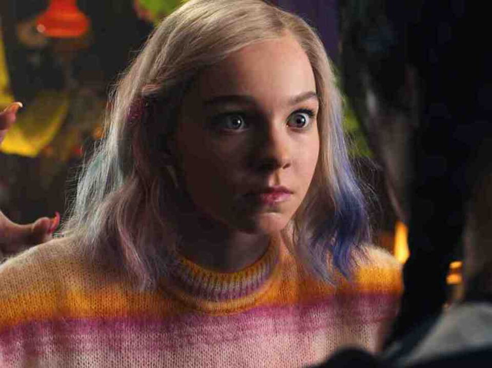 Photos : Netflix : Mercredi en couple avec sa meilleure amie Enid, dans la saison 2 ? L'actrice ...